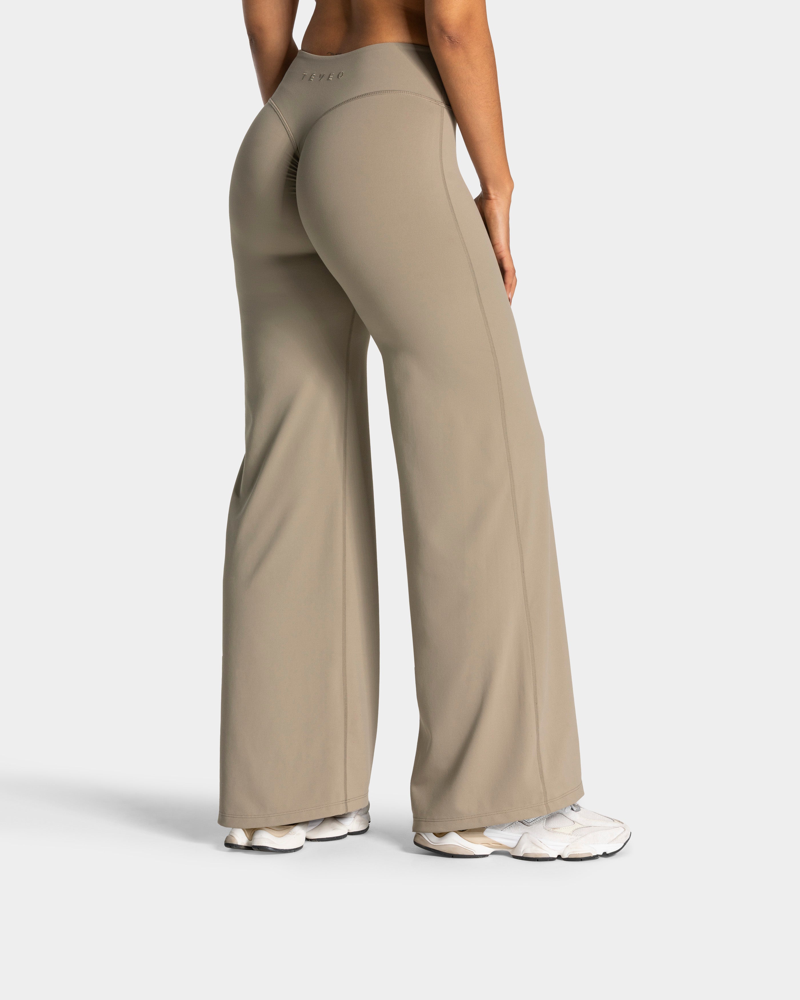 Charming Pro Scrunch Straight Leg Pants ‘Khaki’